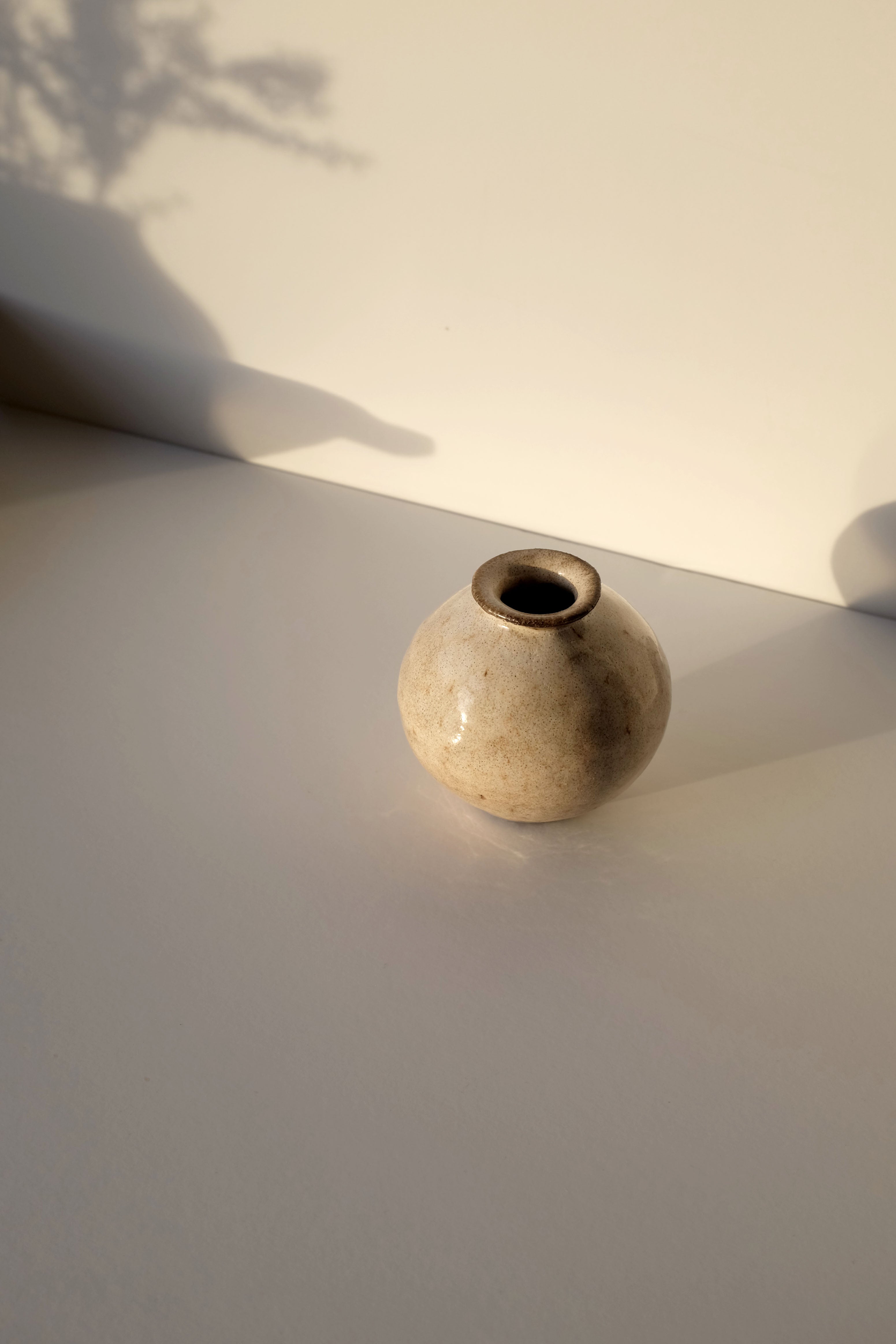 Small moon vase – ES Ceramics